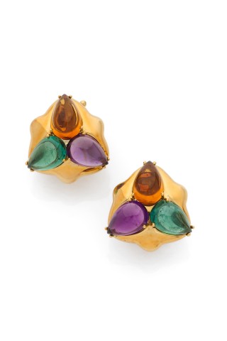 Bague "Chandelier" en or jaune 18k (750‰) ornée d'un cabochon ovale de corail dans un double ...